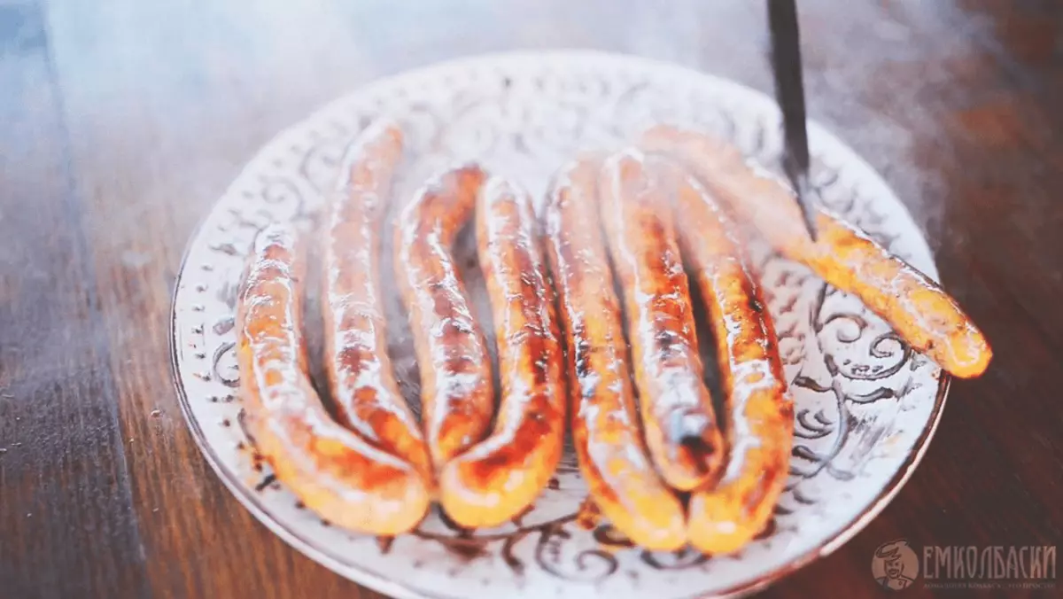 Aina 3 za sausages ambazo zinaweza kufanyika nyumbani 13512_1