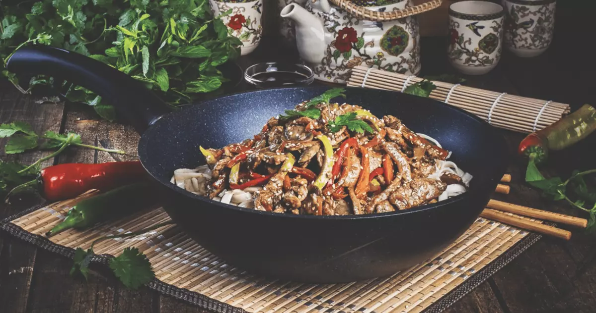 Otu esi ahọrọ pan pan nke wok: Ndụmọdụ sitere na ndị ọkachamara nke ụghalaahịa 