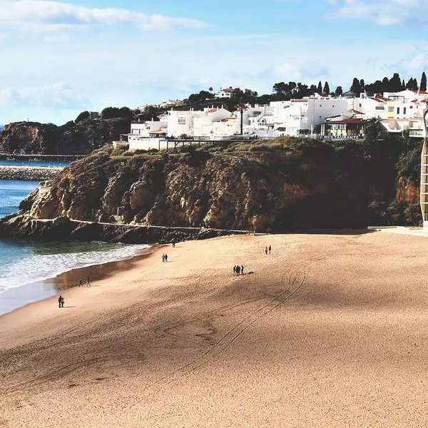 Pse Portugalisht Albufeira është një vend ideal për një udhëtar me ndonjë interes