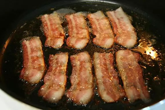 Bacon i en stegepande