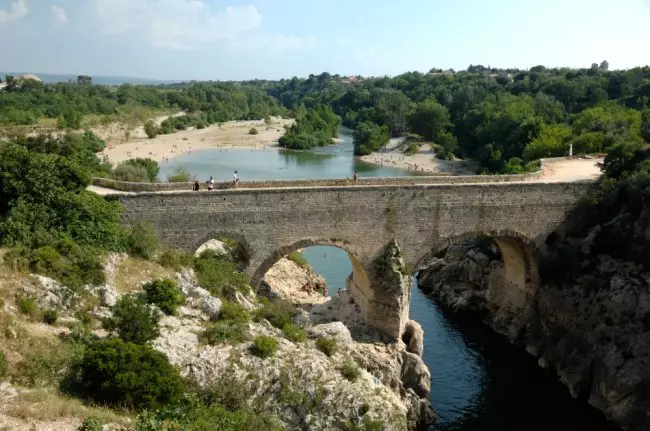 Geedziĝi kun la ponto, aŭ ĉiuj virinoj estas strangaj