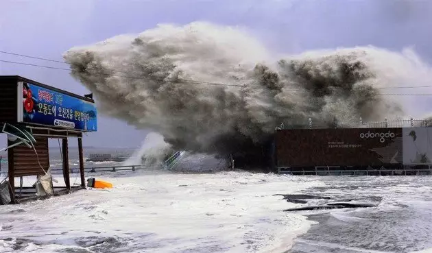 Typhoon Sanba cobreix Corea del Sud