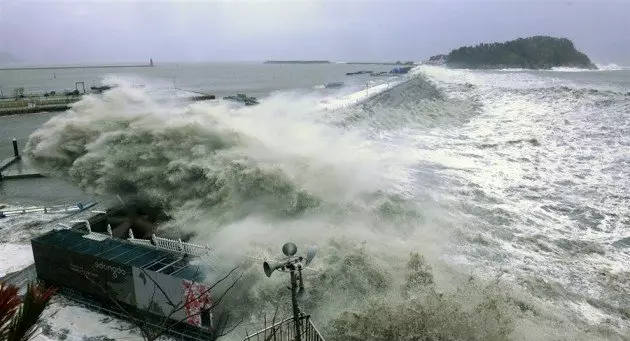 Typhoon Sanba aptver Dienvidkoreju 3224_3