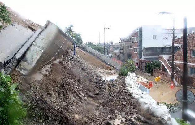 Typhoon Sanba acoperă Coreea de Sud 3224_9