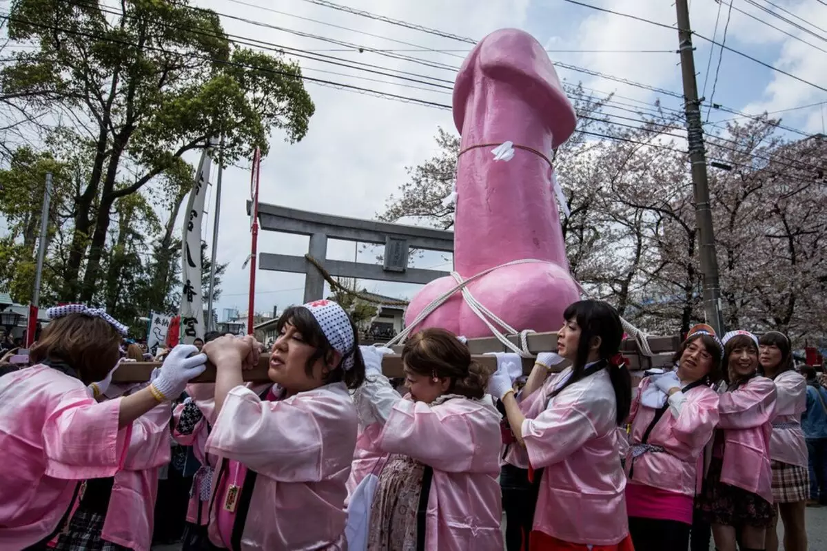 Festival Bahasa Jepang, atau Penis yang Mengerikan 3311_3