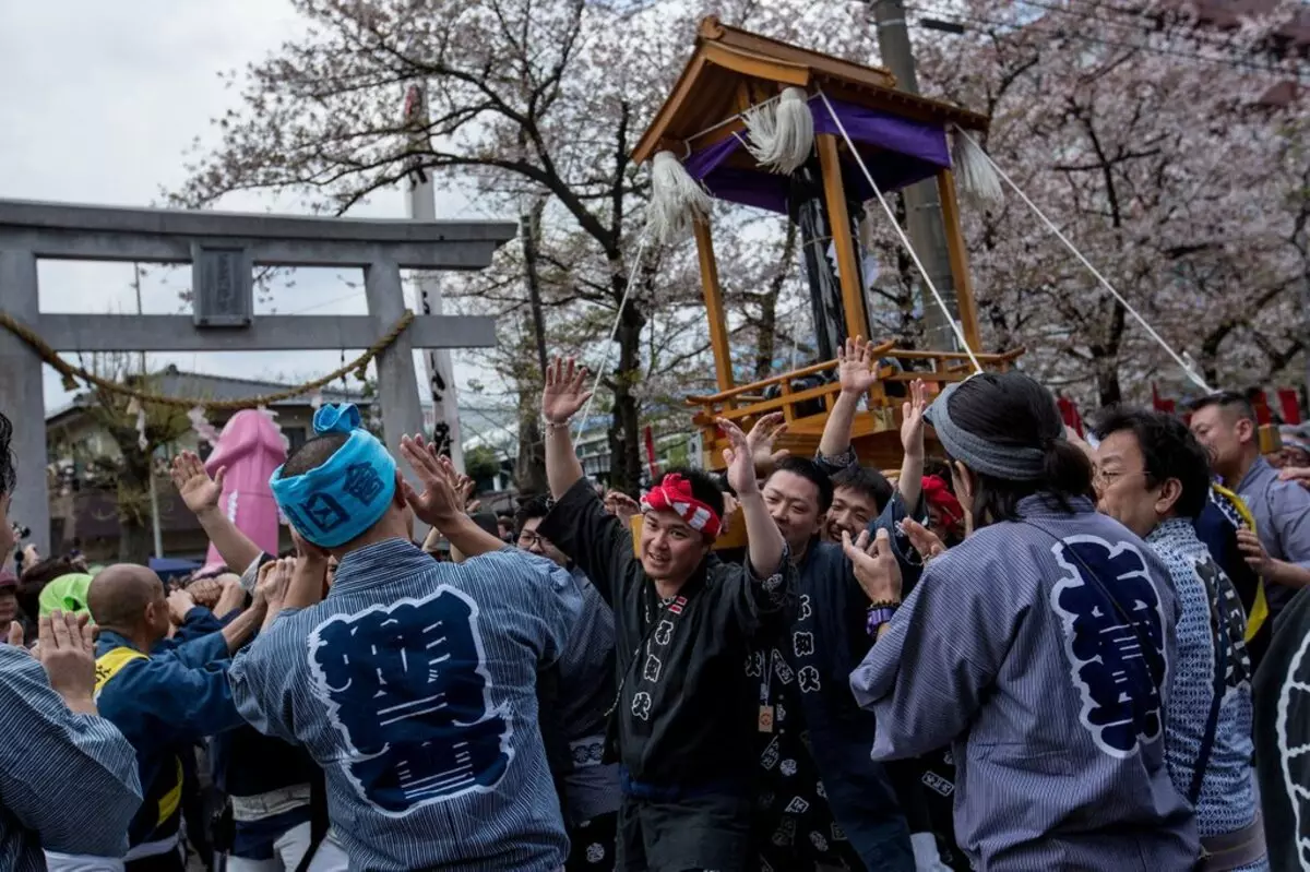 Festival Bahasa Jepang, atau Penis yang Mengerikan 3311_4