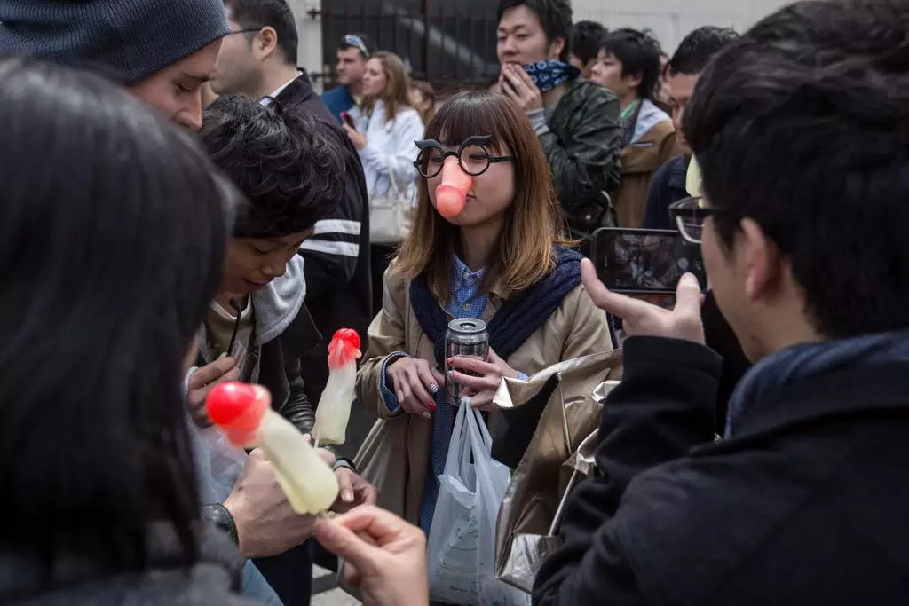 Festival Bahasa Jepang, atau Penis yang Mengerikan 3311_5