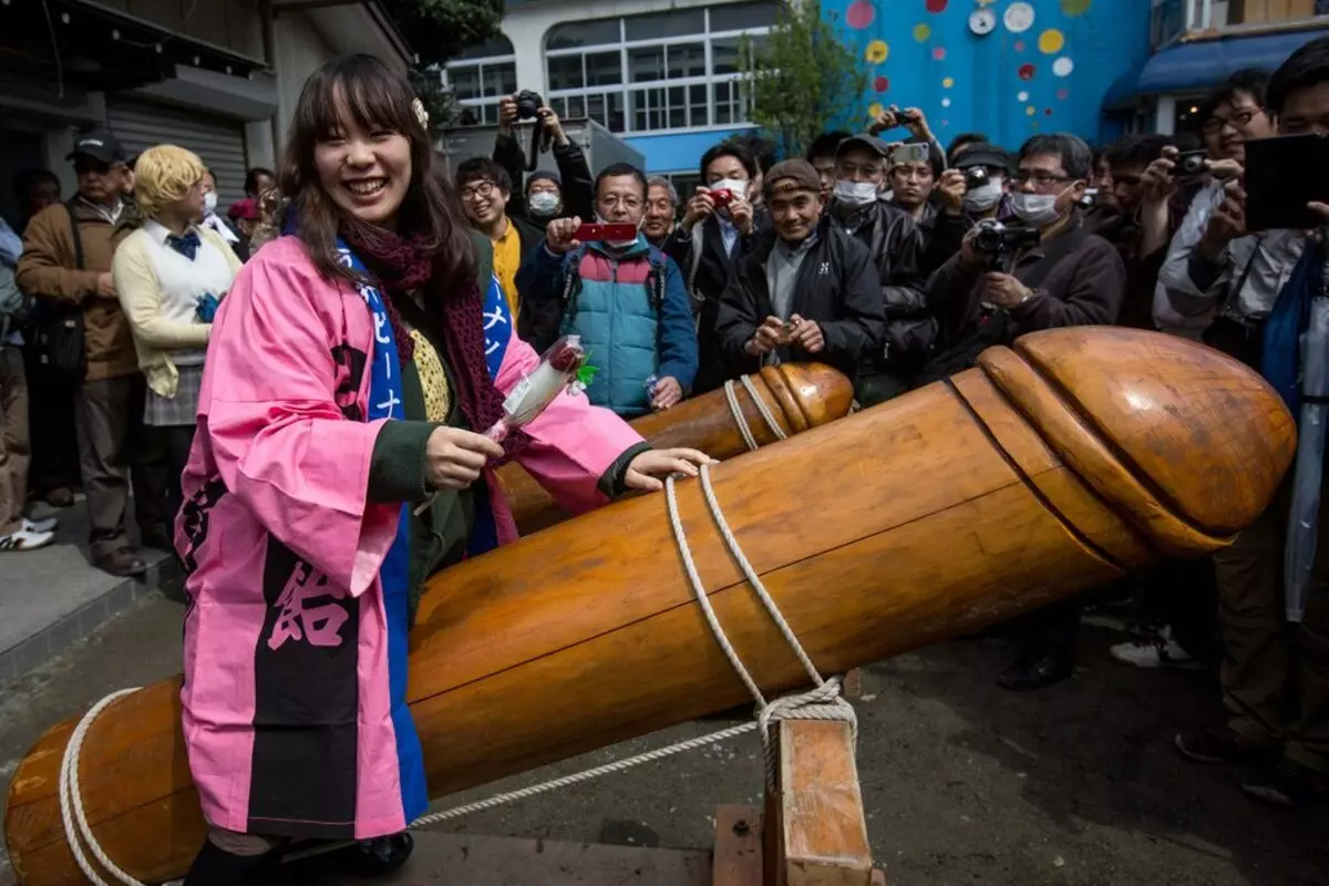 Festival Bahasa Jepang, atau Penis yang Mengerikan 3311_8