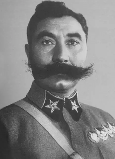 El bigote más fresco y las barbas en la historia.