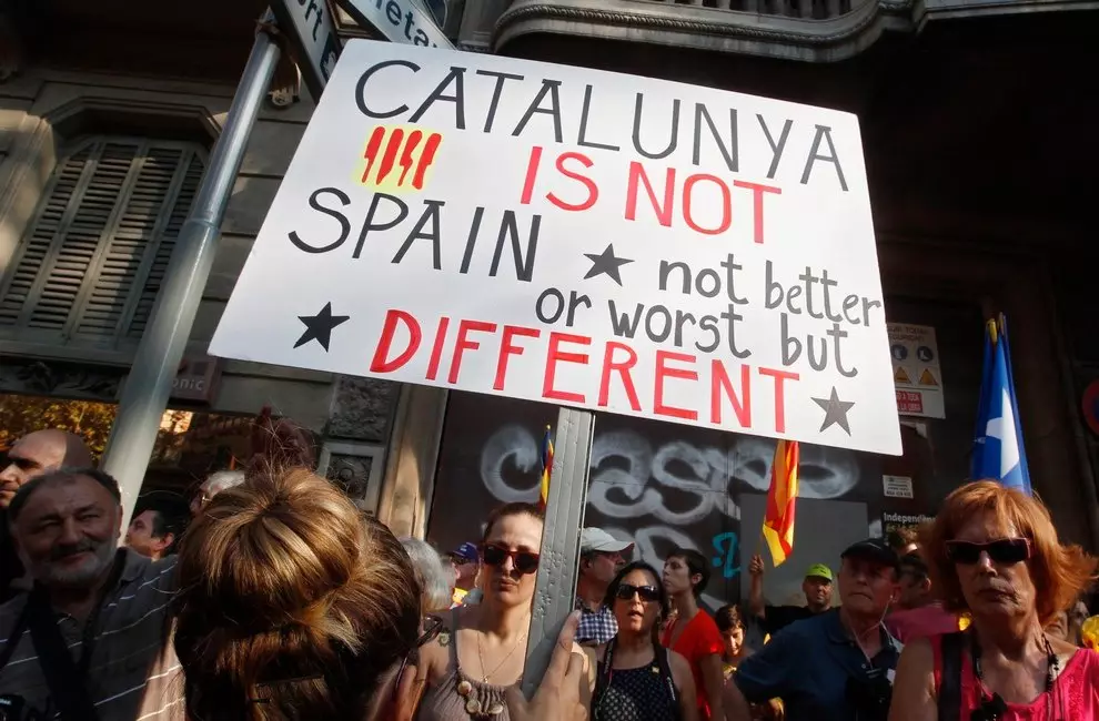 Onye njem na-ejide ihe osise n'oge ngosipụta na Catalan National Day na Barcelona