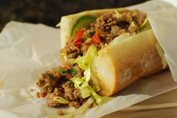 Sandwich thailandez cu carne și legume