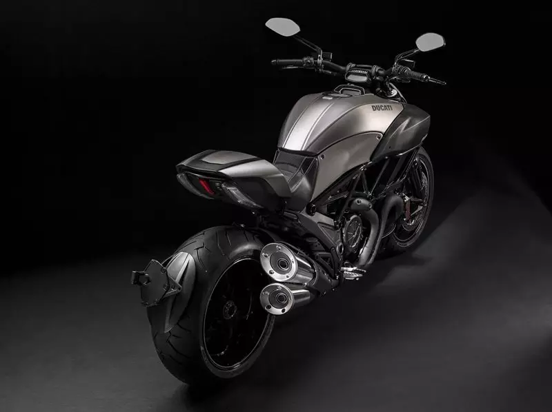 Ducati Diavel Títan 2015: Takmarkaður Series 5382_2