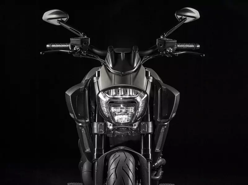 Ducati Diavel Títan 2015: Takmarkaður Series 5382_3