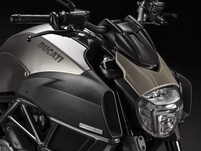 Ducati Diavel Titanium 2015: Rajoitettu sarja 5382_5