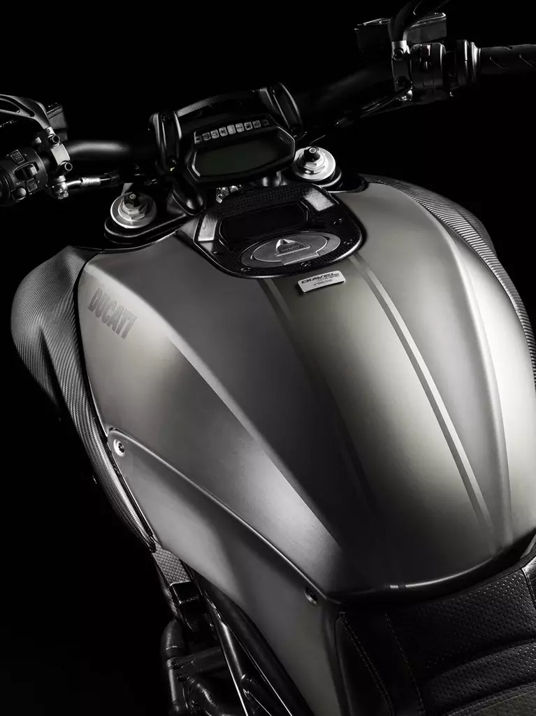 Ducati Diavel Títan 2015: Takmarkaður Series 5382_6