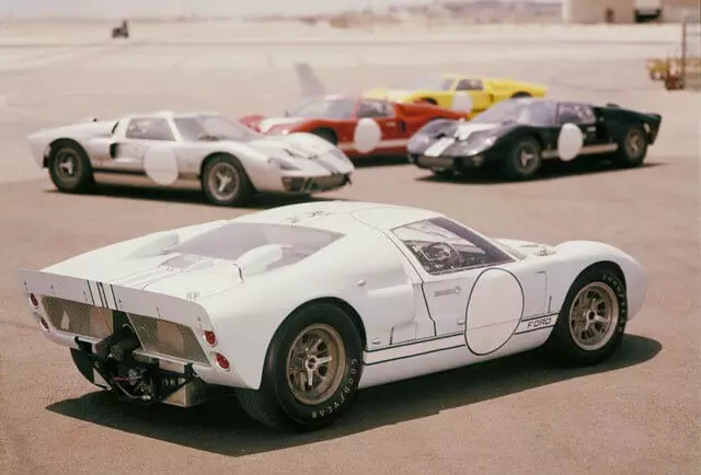 Story bukur Ford GT40 në foto të rralla 5870_11