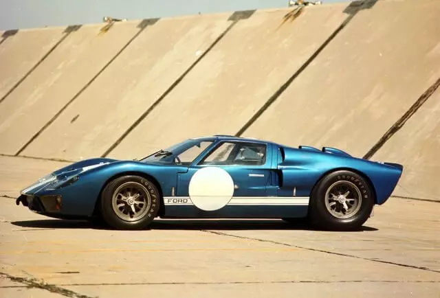 រថយន្ត Ford GT40 រឿងដែលស្រស់ស្អាតនៅក្នុងរូបថតកម្រ 5870_12