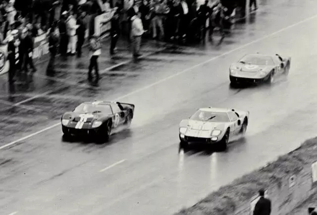 Nice Story Ford GT40 dalam gambar yang jarang berlaku 5870_16