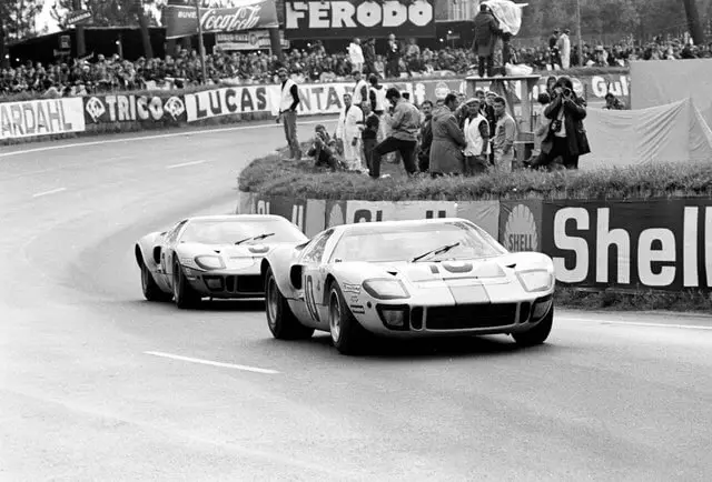 Story bukur Ford GT40 në foto të rralla 5870_22