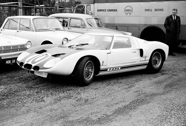 Nice Story Ford GT40 dalam gambar yang jarang berlaku 5870_3