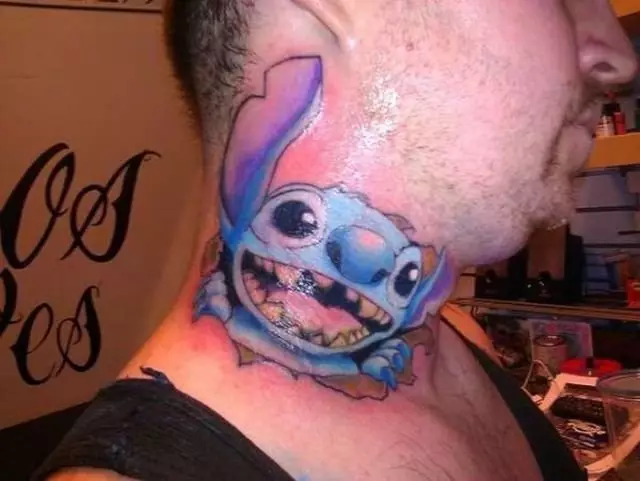 Ongebruikelijke en creatieve tatoeage voor Disney-liefhebbers 693_4