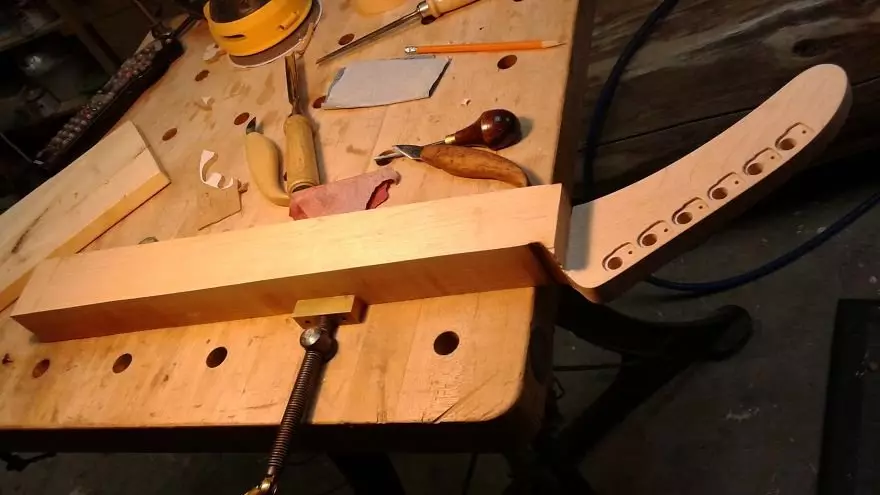 Stunning Homemade Guitar basearre op Pixar-studio 9153_10