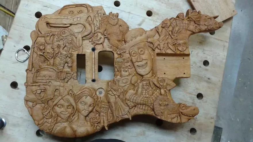 Stunning Homemade Guitar basearre op Pixar-studio 9153_12