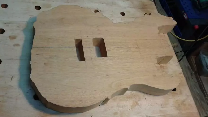 Zapanjujuća domaća gitara na temelju Pixar Studio 9153_2