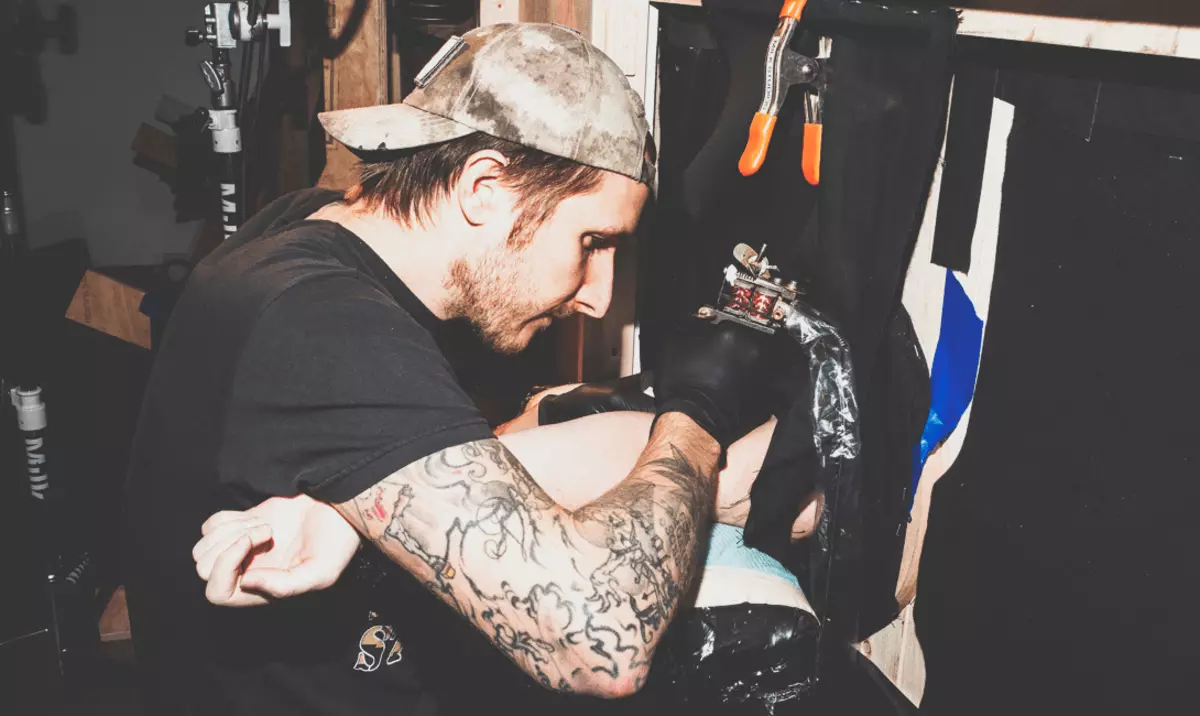 Slik master du et nytt yrke: Tattoo Master